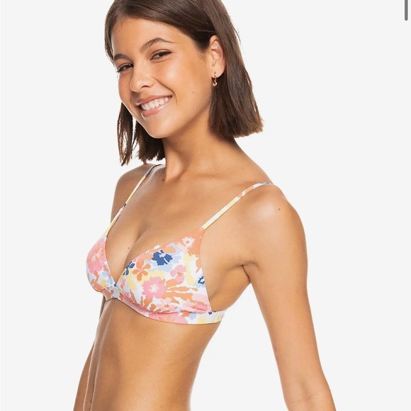Roxy | Swim | Nwt Roxy Pt Beach Classics Fixed Triangle Bikini Top Color Bright Wht Floral ...